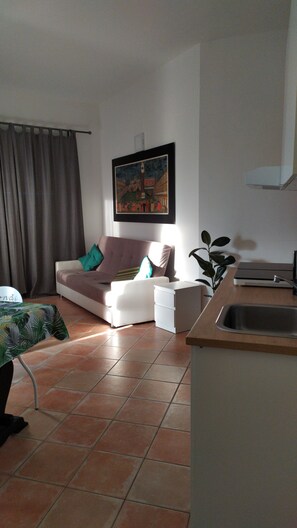 Scirocco | Sala de estar | Televisor LED de 42 de polegadas com canais digitais, televisor, livros 