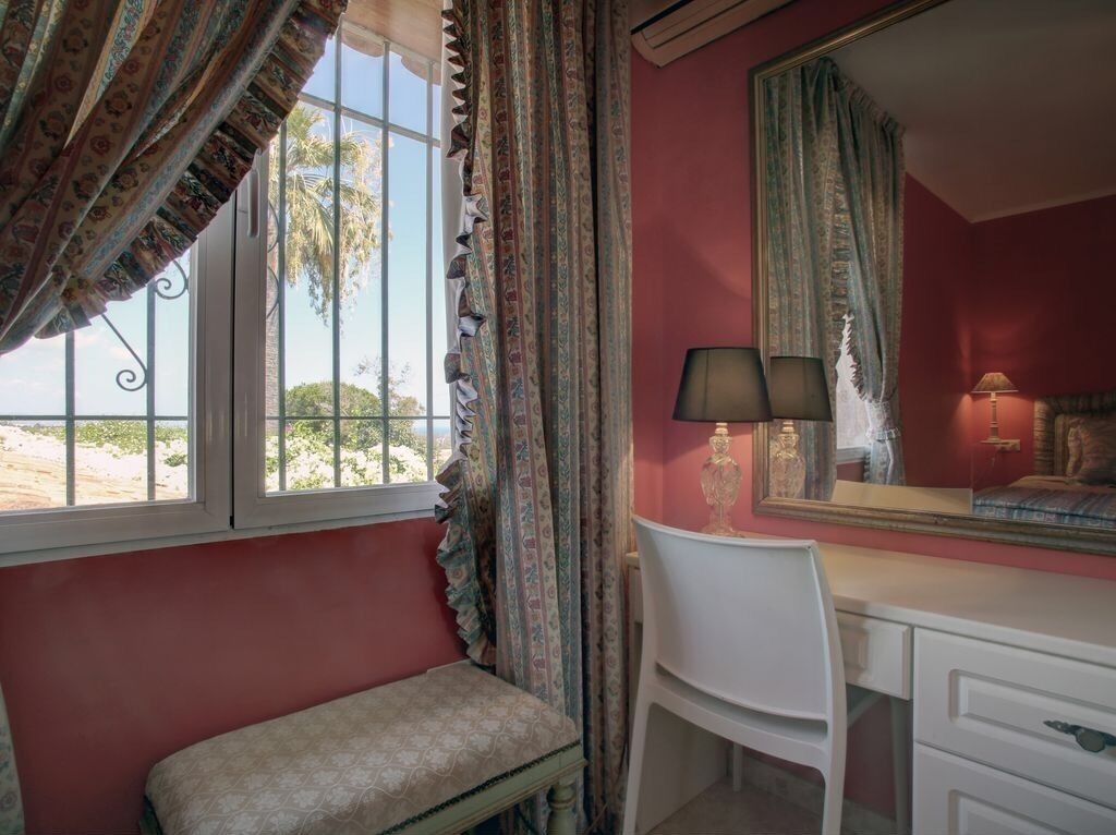 Puerto Banus Studio, Sea Views, Pool & Jacuzzi - 마르베야