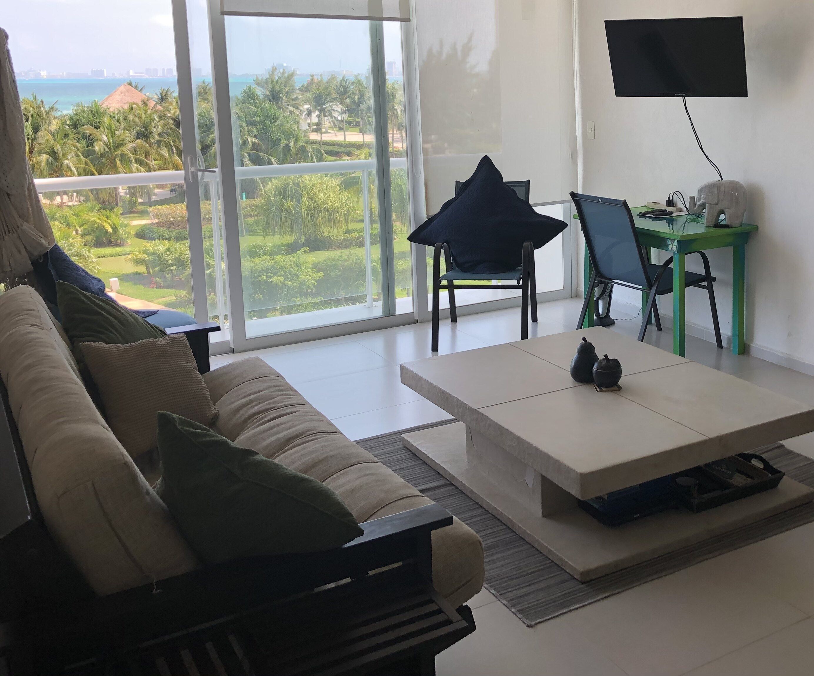 Relax And Recharge In Lovely Beachfront Apartment.  Fantastic Location - Isla Mujeres