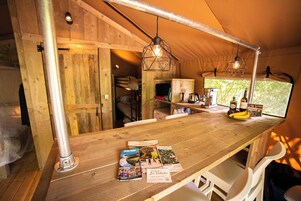 Tenda Deluxe | Cortinas/cortinados opacos, roupa de cama fornecida 