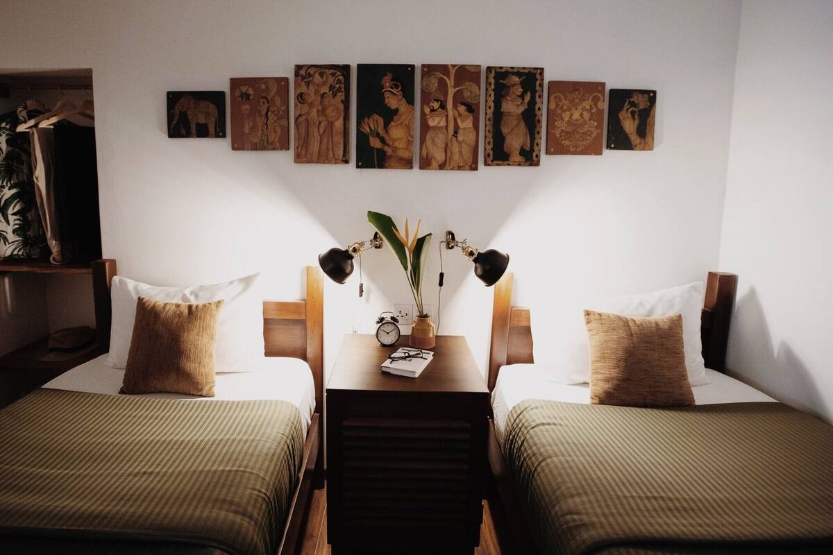 Quarto Duplo ou Twin Económico | Cofre no quarto, quartos insonorizados, ferro/tábua de engomar 