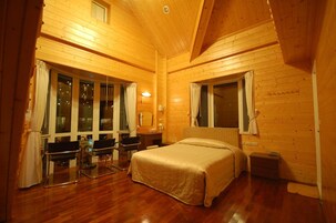 Cortinas/cortinados opacos, Wi-fi grátis, roupa de cama fornecida 