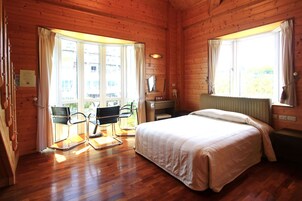 Quarto Familiar | Cortinas/cortinados opacos, Wi-fi grátis, roupa de cama fornecida 