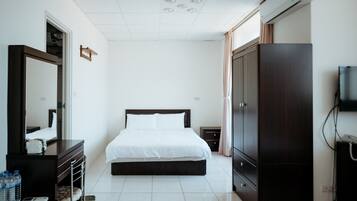 Secretária, cortinas/cortinados opacos, Wi-fi grátis