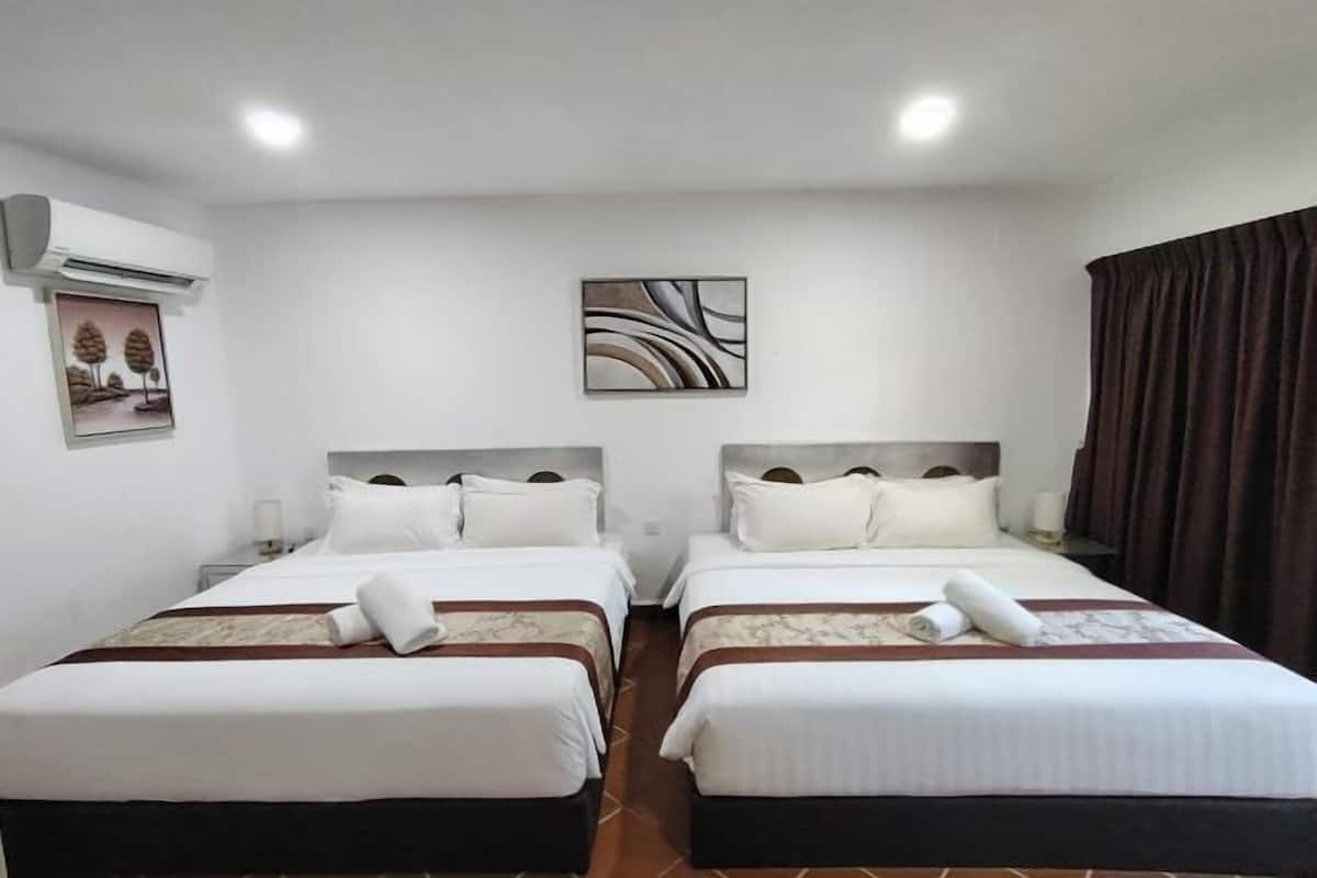 Roupa de alta qualidade, cofre no quarto, secretária