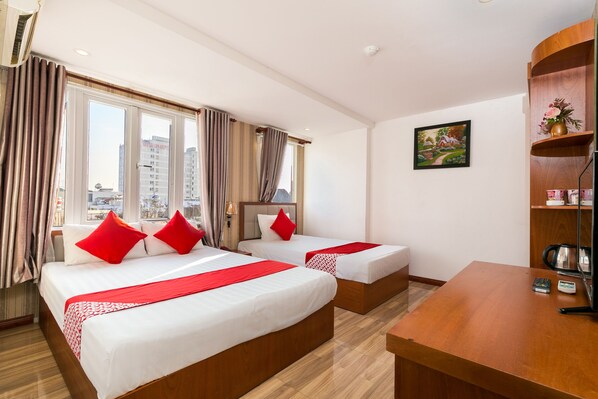 Quarto triplo luxo | Individualmente decorados, escrivaninha