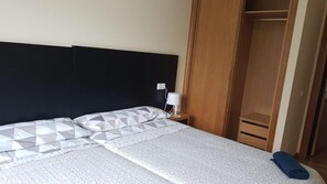 Quarto duplo, banheiro compartilhado | Wi-Fi de cortesia, roupa de cama