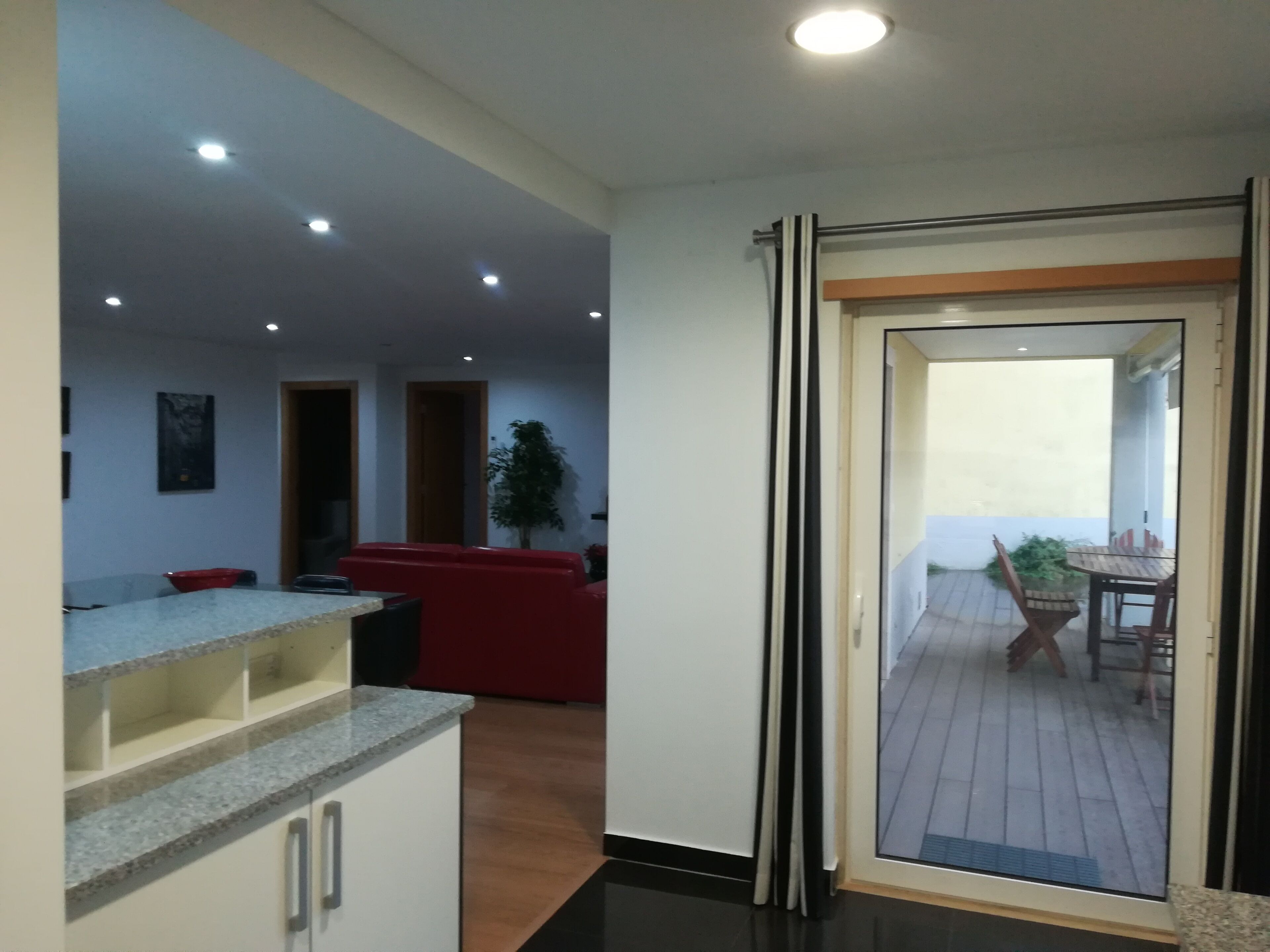 Apartamento Cidade, 3 quartos | Cozinha privada | Um frigorífico, um micro-ondas, um forno, uma placa de cozinha 