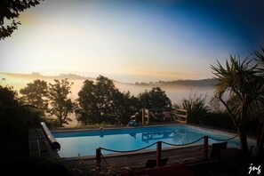 Piscina externa sazonal