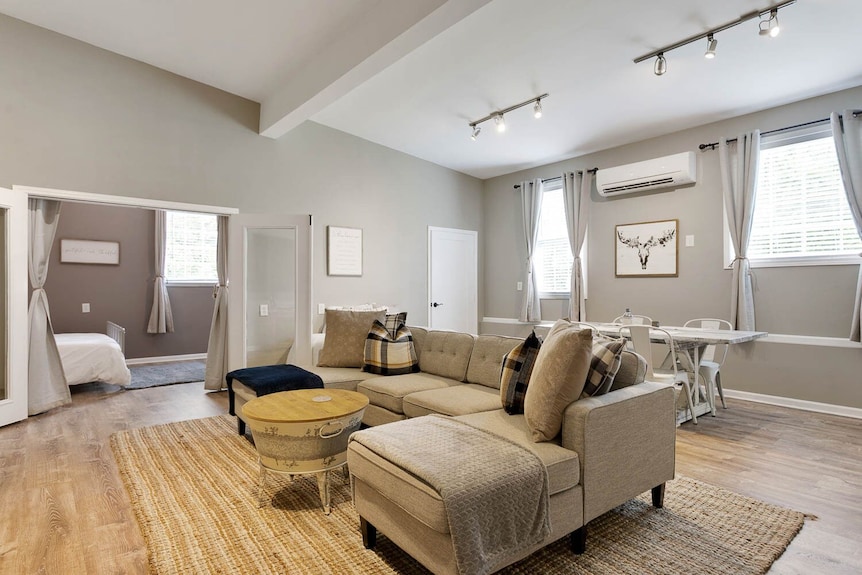 Lyric Guesthouse At Gratidude Ranch - Riverside In Leiper's Fork - Tennessee