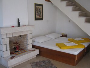 Apartamento, 1 quarto | Secretária, ferro/tábua de engomar, Wi-fi grátis 