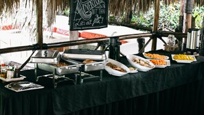 Café da manhã com pratos da culinária local grátis todos os dias