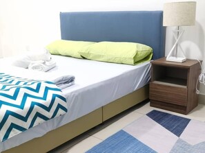 Cortinas/cortinados opacos, ferro/tábua de engomar, Wi-fi grátis 