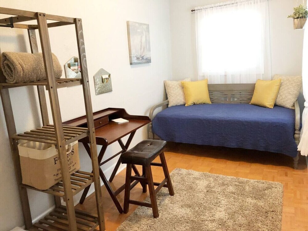 Overlooking Downtown Dunedin Two Bedroom Apartment - Dunedin, FL