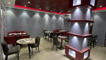 Café da manhã, almoço e jantar