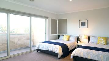 Casa, 6 quartos | 6 quartos, secretária, cortinas/cortinados opacos