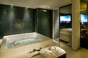 Suite (Experience) | Casa de banho | Artigos de higiene pessoal grátis, um secador de cabelo, chinelos 