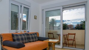 Apartamento, 1 quarto, no rés do chão | Sala