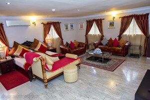 Quarto superior | Cofres nos quartos, individualmente decorados