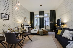 Apartamento luxo (Slezska 33) | Individualmente decorados, individualmente mobiliados, escrivaninha