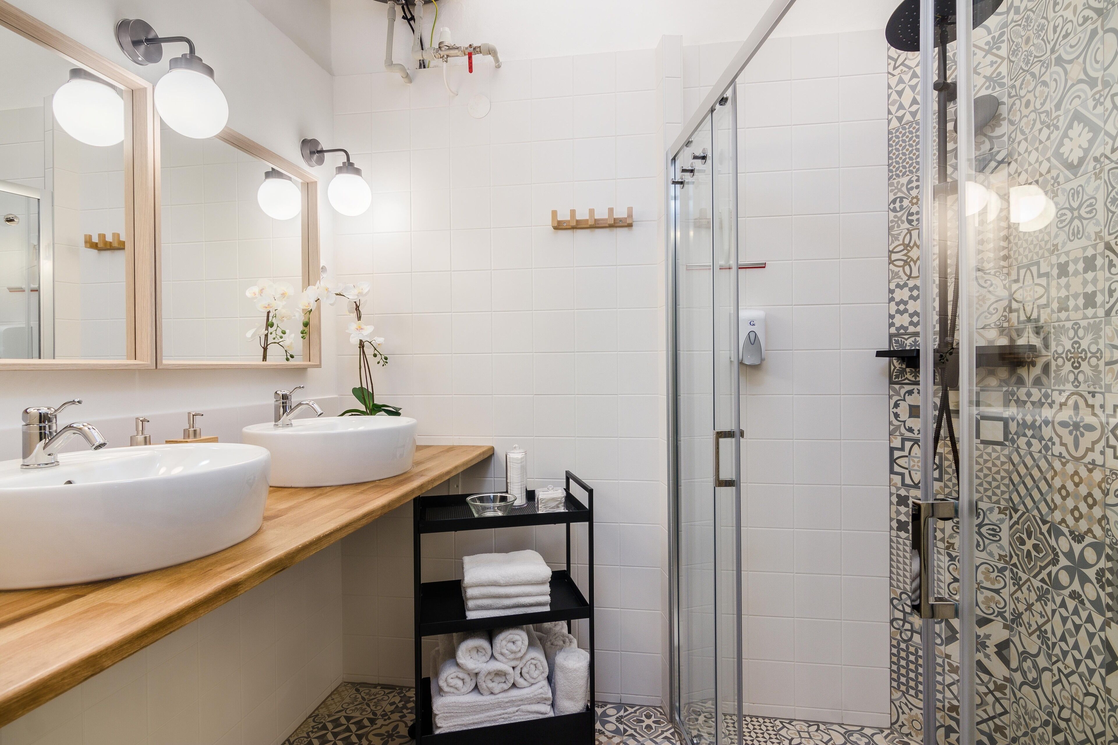 Apartamento Comfort | Casa de banho | Um polibã, um secador de cabelo, toalhas fornecidas, sabão 