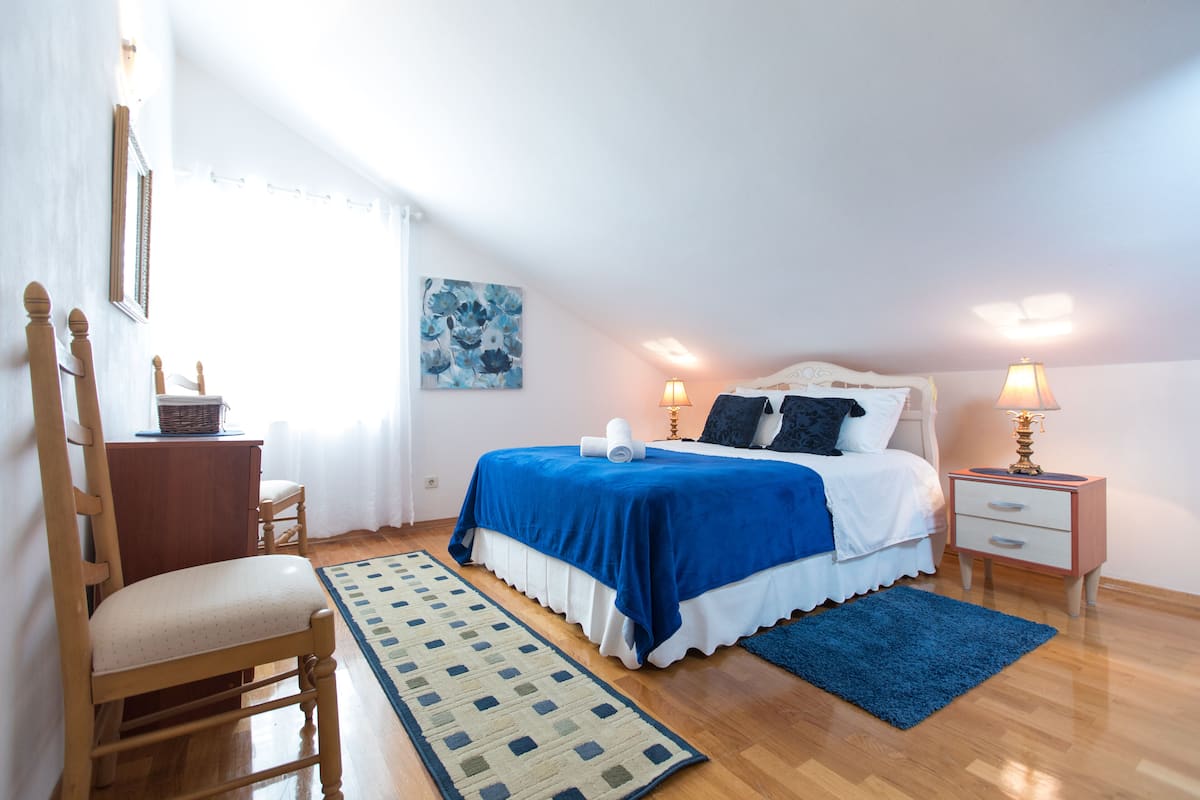 Apartamento Comfort | Cofre no quarto, secretária, ferro/tábua de engomar, Wi-fi grátis 