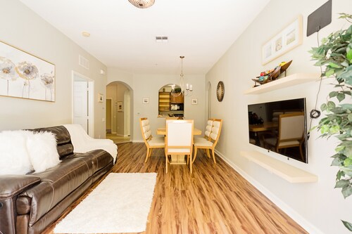 P8# Club House Is Open Walk To : Bars/ Pool /Jacuzzi/ Barbecue/ Publix/ Parks - Orlando