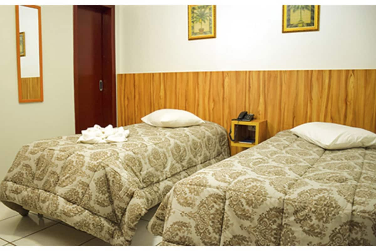 Quarto luxo | Escrivaninha, espaço de trabalho para notebook, Wi-Fi de cortesia