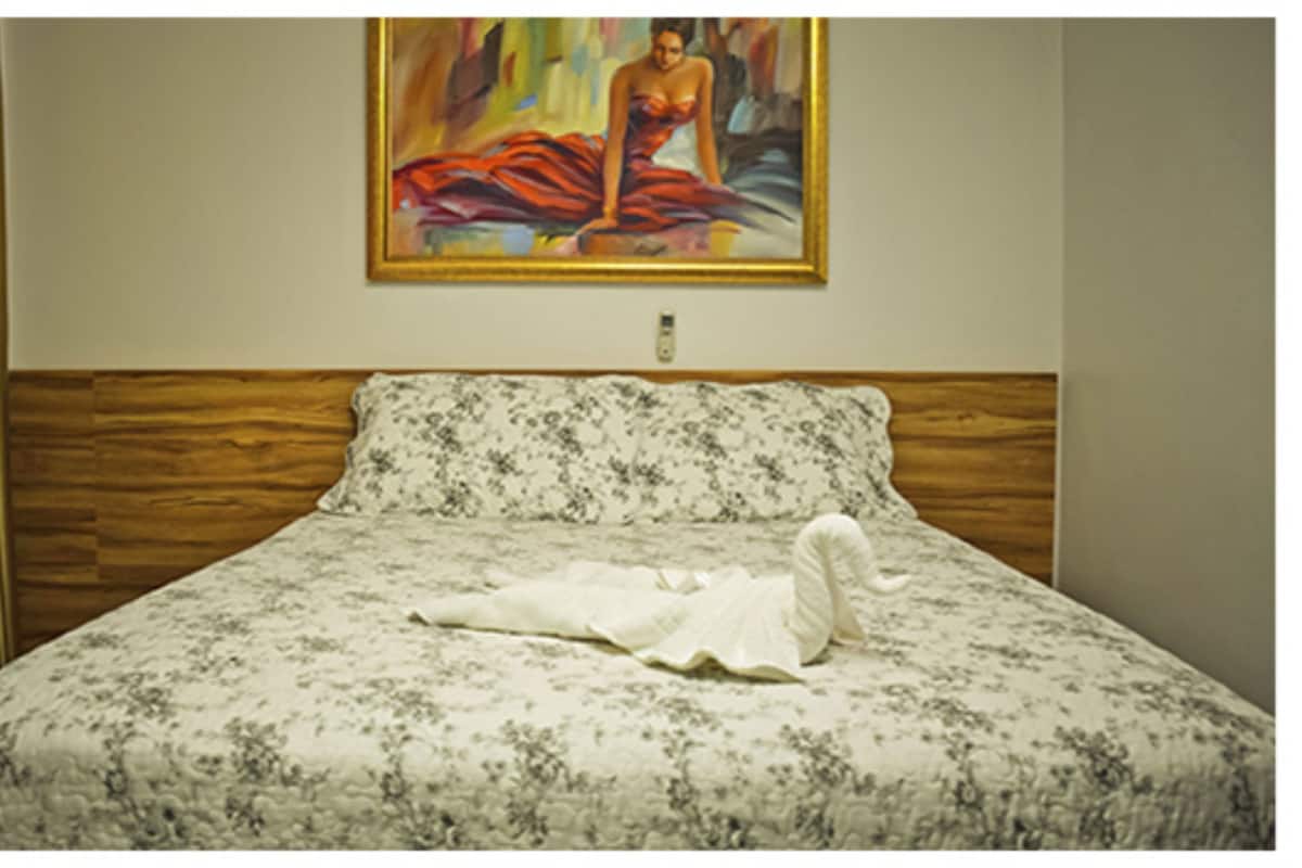 Quarto luxo | Escrivaninha, espaço de trabalho para notebook, Wi-Fi de cortesia