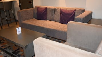 Suíte júnior, 1 cama King, para não fumantes | 1 quarto, roupas de cama premium, frigobar, cofres nos quartos
