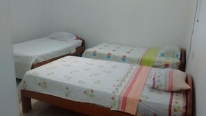 Quarto Triplo | Wi-fi grátis, roupa de cama fornecida, acesso para cadeira de rodas