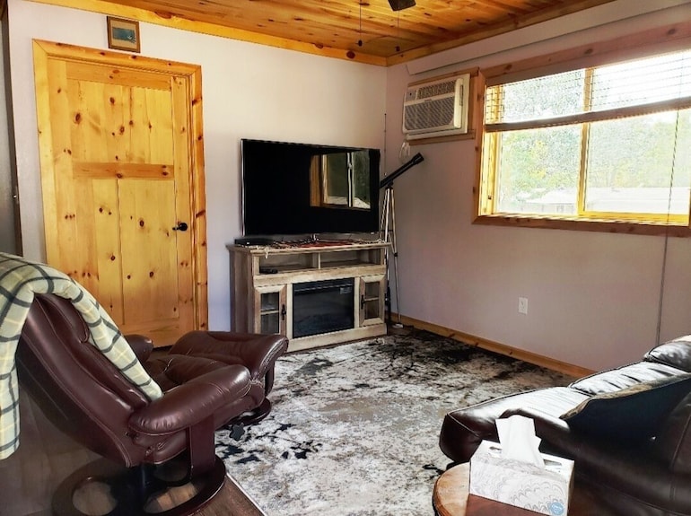 2 Bdrm, 3 Beds. Quiet Retreat. Fenced In Unit, Pet Friendly! - 南達科他