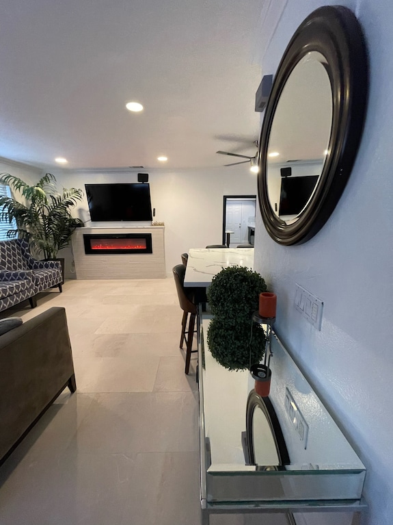 Laの中央7ベッド2バスルームシングルレベルホーム - チノ, CA