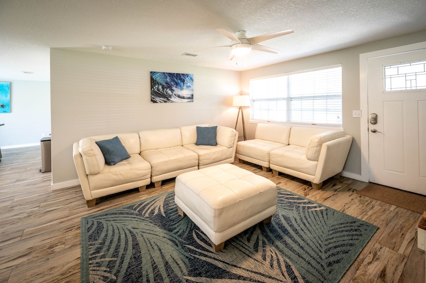 Beach House Getaway-5 Mins From The Beach - Jacksonville Beach, FL