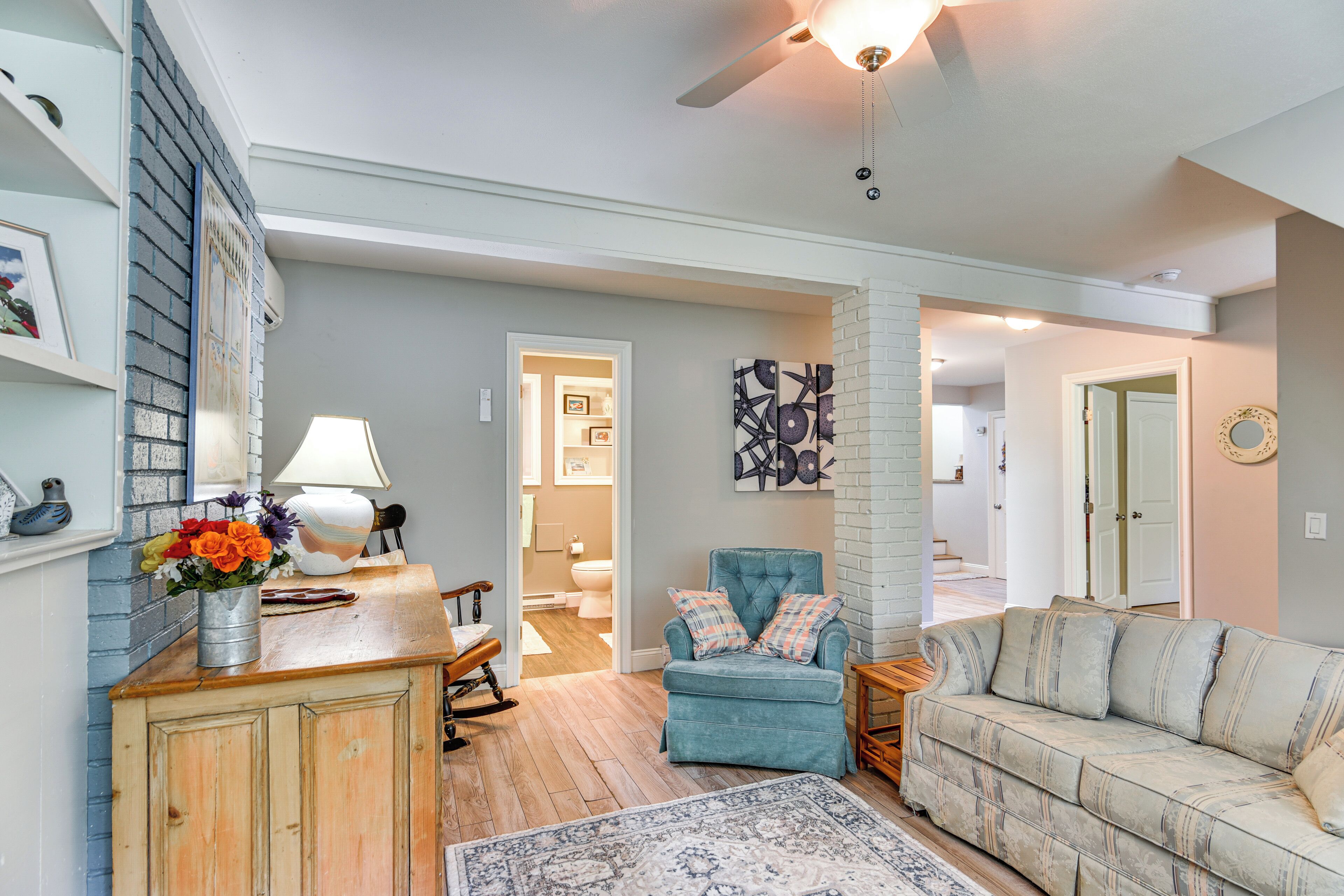 Bright Narragansett Beach Escape W/ Deck & Yard! - Narragansett, RI