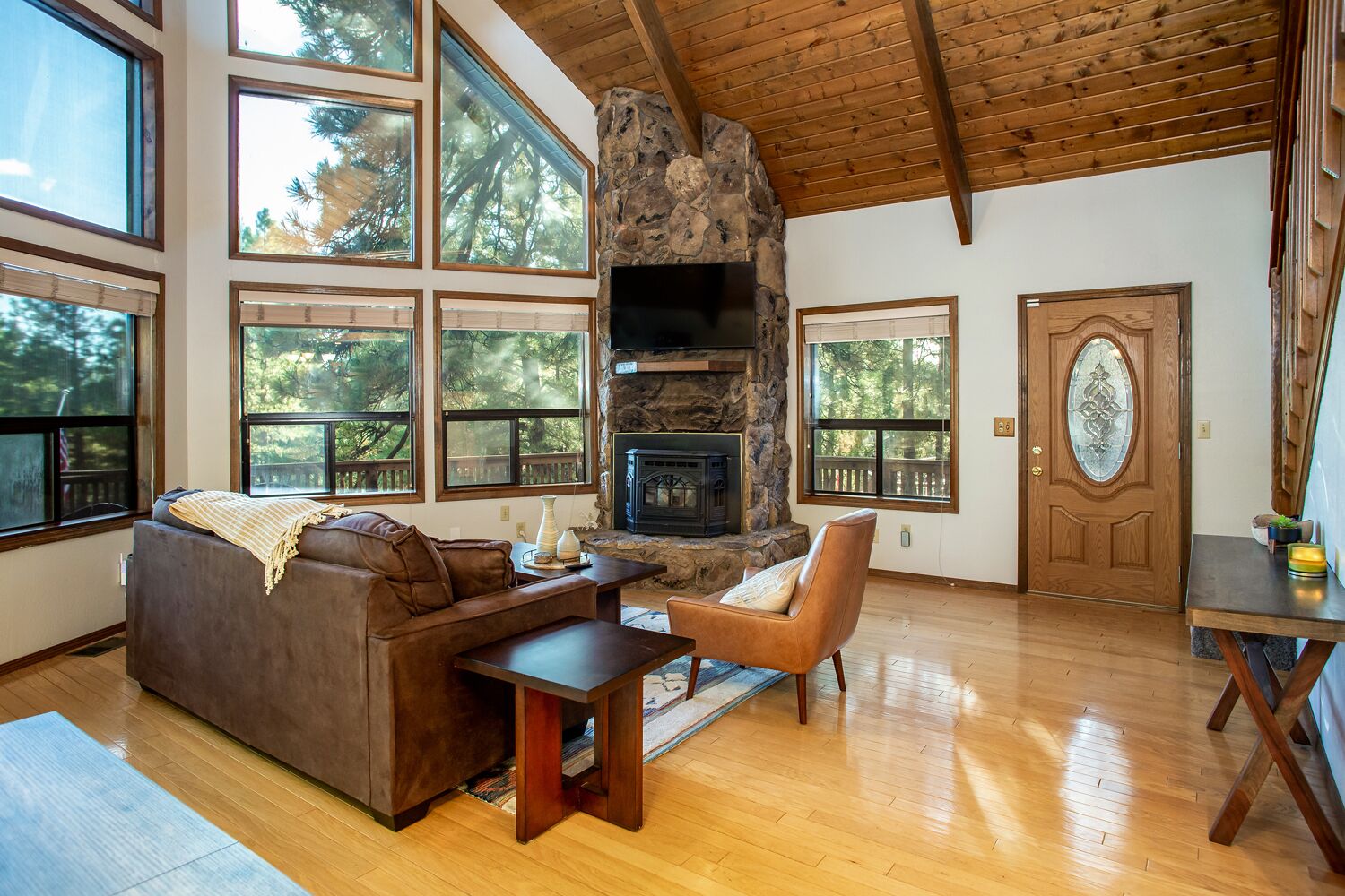 New! Gorgeous Pinewood Treehouse Chalet! - Munds Park, AZ