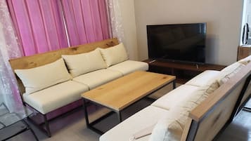 Quarto standard | Área de estar | TV de tela plana