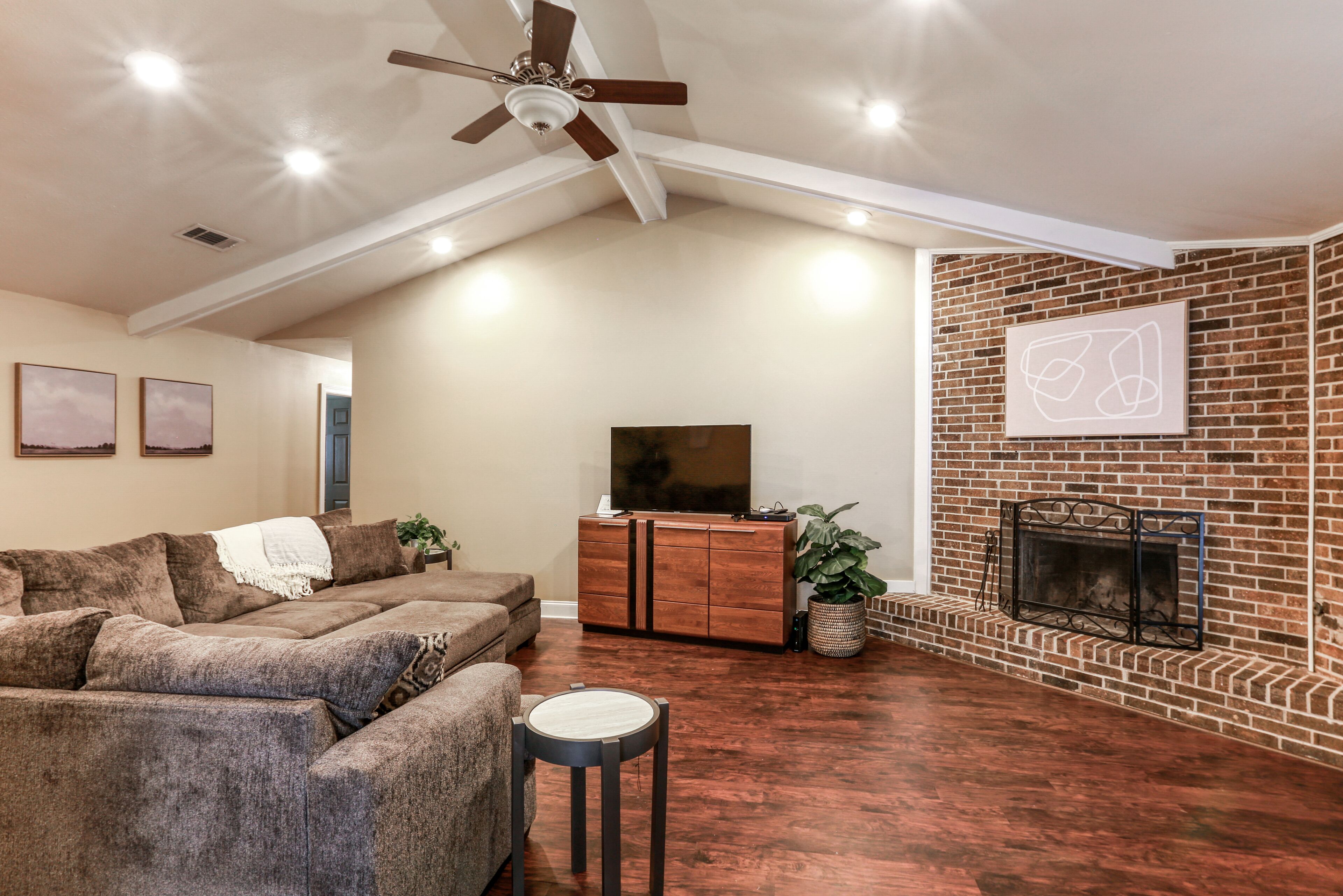 Huge 5 Bdrm 2bath Home In A Great Quiet Neighborhood Sherwood Forest - Baton Rouge, LA