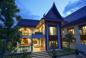 Garden Villa with Private Pool | Fachada do alojamento (tarde/noite)