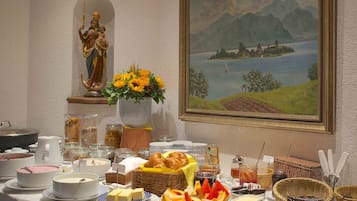 Pequeno-almoço tipo buffet diário incluído