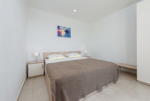 Apartamento, vista para o mar | 1 quarto, secretária, quartos insonorizados, ferro/tábua de engomar 