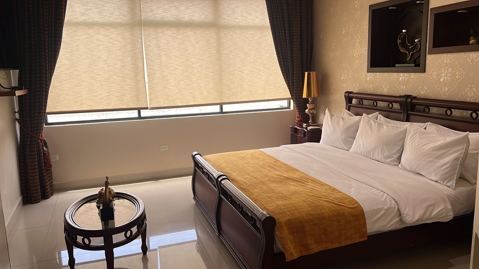 Suite Standard | Secretária, secretária adequada para computadores portáteis 