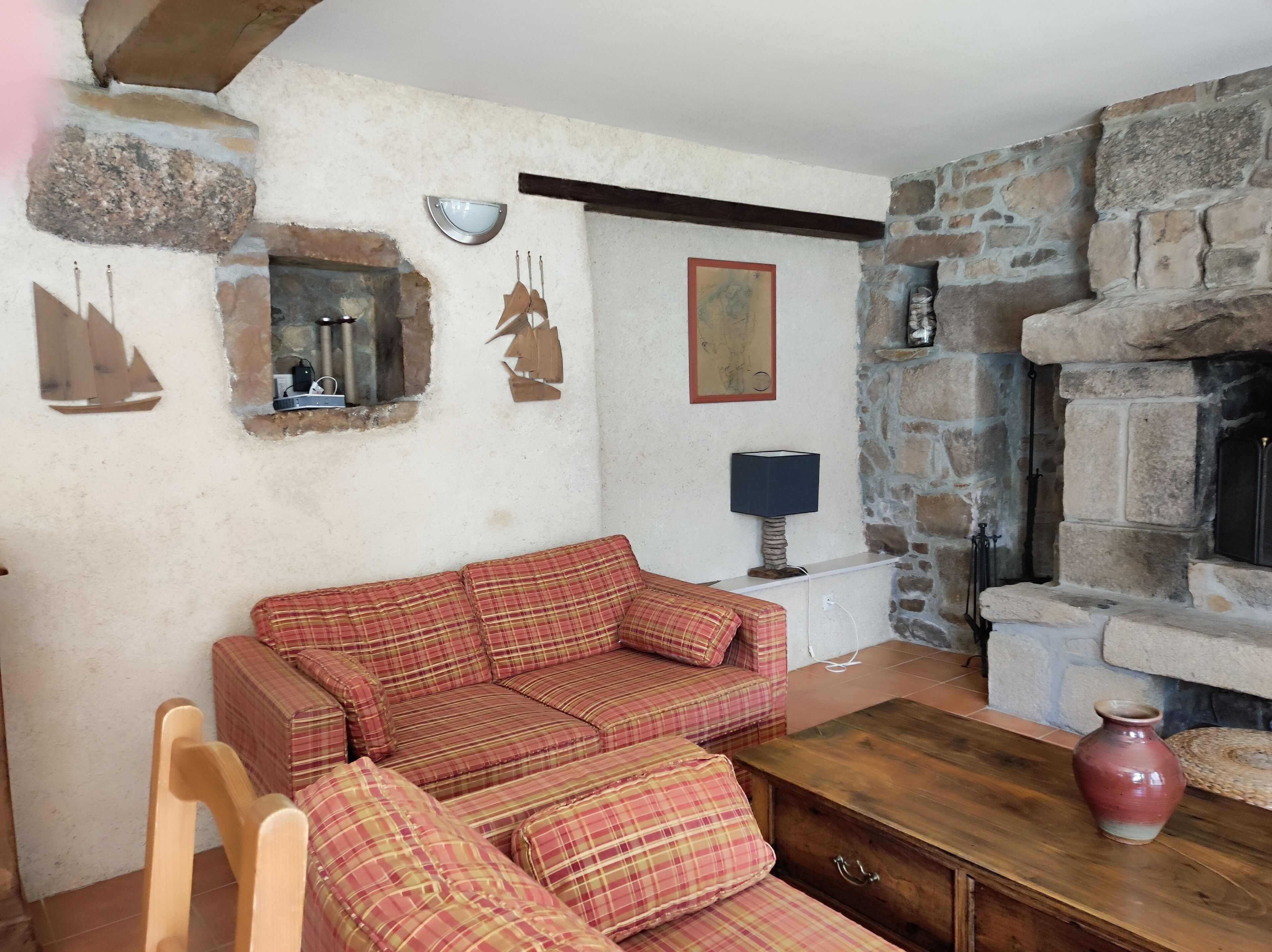 Maison Bretonne En  Pierre à Trégastel Sur La Côte De Granit Rose - Trégastel