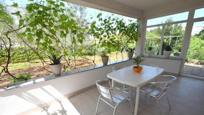 Apartamento, 2 quartos (722-priz.) | Terraço/pátio interior