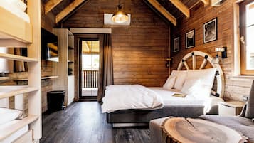 Quarto quádruplo design | Wi-Fi de cortesia, roupa de cama