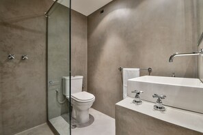 Casa de campo, 1 quarto | Banheiro | Chuveiro, secador de cabelo, toalhas de banho, sabonete