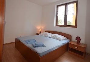 Apartamento, 2 quartos | Secretária, Wi-fi grátis, roupa de cama fornecida