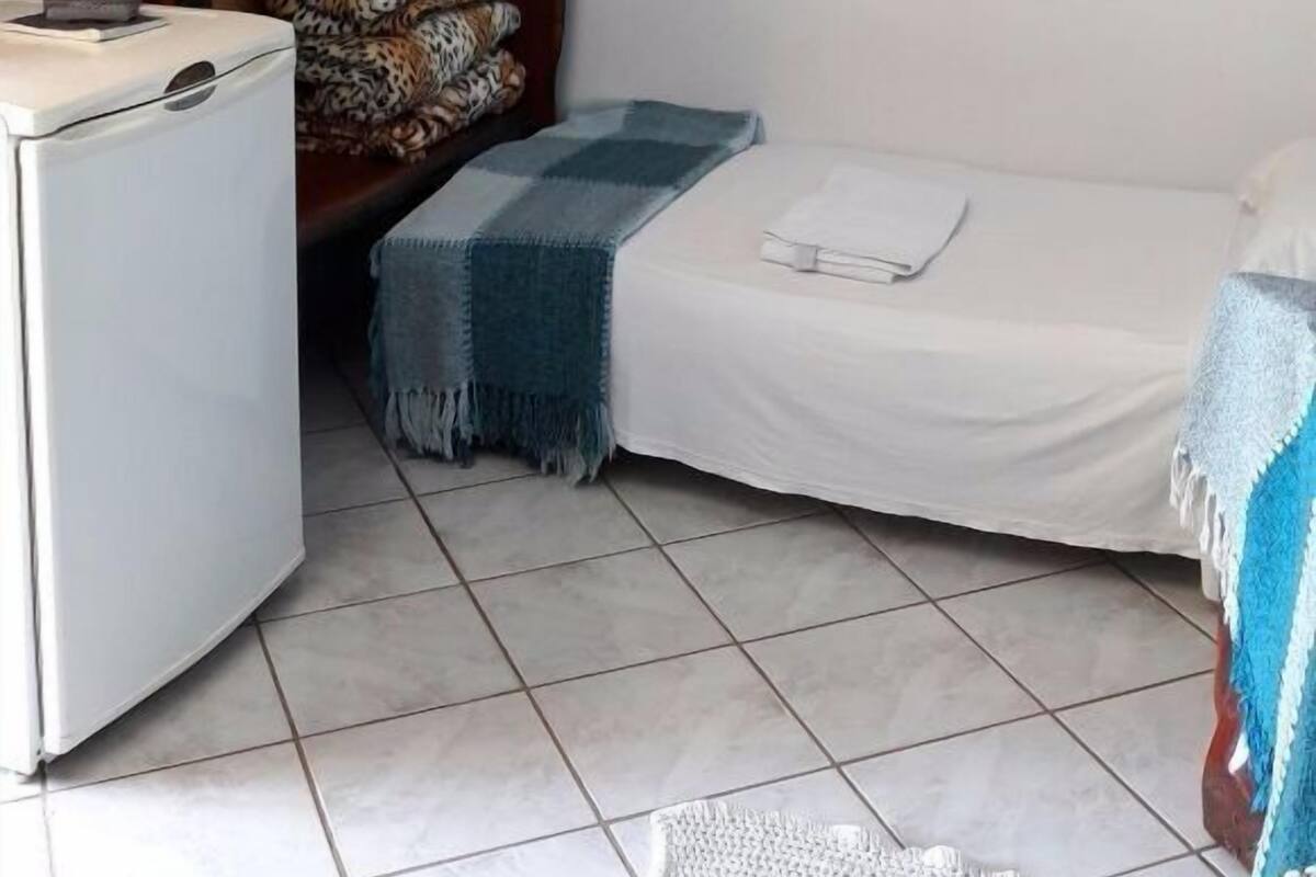 Quarto Familiar | Minibar, secretária, cortinas/cortinados opacos, ferro/tábua de engomar