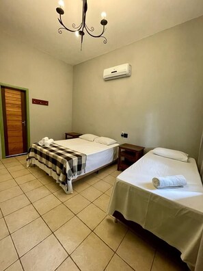 Quarto Triplo Básico | Refeições no quarto
