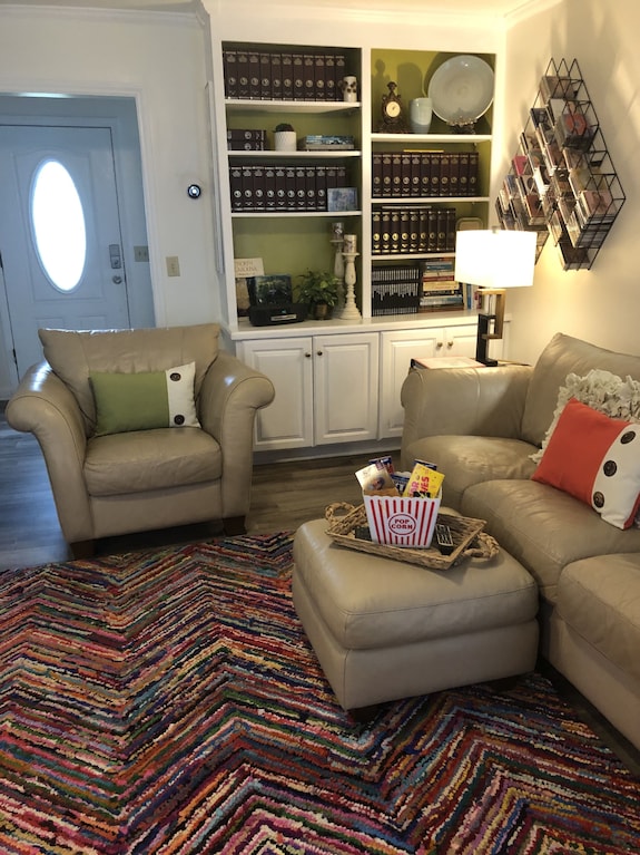 Relax! Enjoy Fabulous Local Restaurants & All Wilmington Has To Offer... - Wilmington, NC